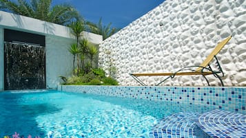 Quarto casal superior, piscina particular | Piscina particular