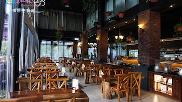 Café da manhã e almoço, local e internacional