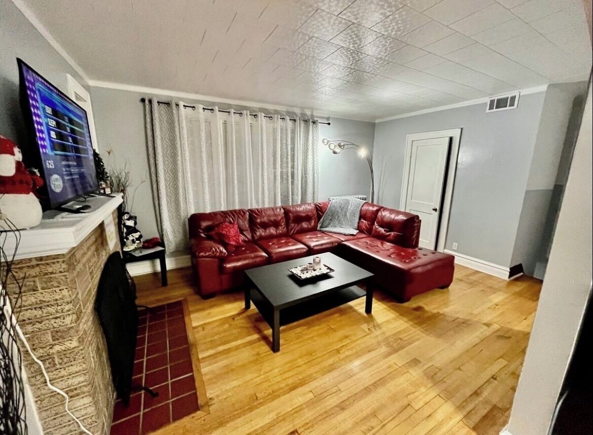 2nd Floor, Brick Duplex Near The Hill - Kirkwood, MO