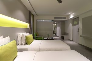 Quarto Duplo Deluxe | Cofre no quarto, secretária, quartos insonorizados