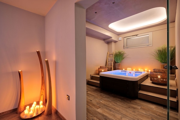 Banheira de hidromassagem interior