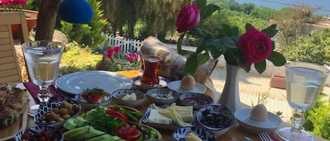 Pequeno-almoço inspirado na cozinha local diário incluído