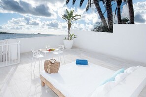 Apartamento, 1 quarto, terraço, em frente à praia | Terraço/pátio interior