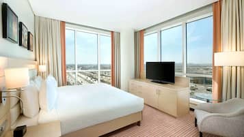 Quarto, 1 cama King | Roupas de cama premium, frigobar, cofres nos quartos, escrivaninha