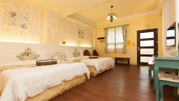 Quarto Quádruplo Clássico | Secretária, cortinas/cortinados opacos, quartos insonorizados