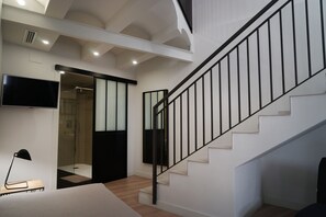 Duplex família, várias camas | Roupas de cama premium, edredons de pluma, camas Select Comfort