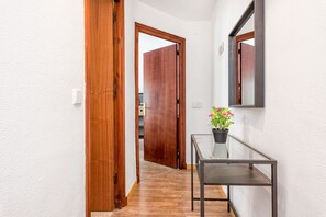 Apartamento econômico, 1 quarto | 1 quarto, quartos à prova de som, ferros/tábuas de passar roupa