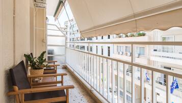 Apartamento Elite, 1 cama queen-size e sofá-cama, varanda | Vista do quarto