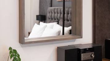 Apartamento Elite, 1 cama queen-size e sofá-cama, varanda | 1 quarto, lençóis italianos Frette, roupa de alta qualidade