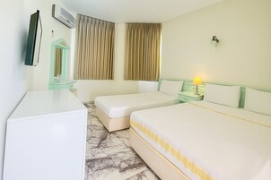 Quarto Triplo | Minibar, secretária, Wi-fi grátis 