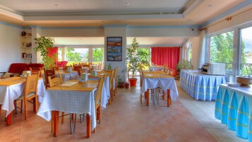Pequeno-almoço tipo buffet diário incluído 
