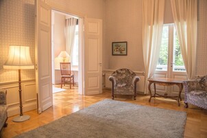 Ferros/tábuas de passar roupa, Wi-Fi de cortesia, roupa de cama