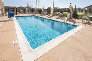 Piscina exterior sazonal