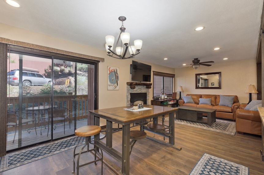 Mammoth Condo, 2 Beds+ 2 Baths, Next To Canyon Lodge-mammoth Ski & Racquet Club - Mammoth Mountain, CA