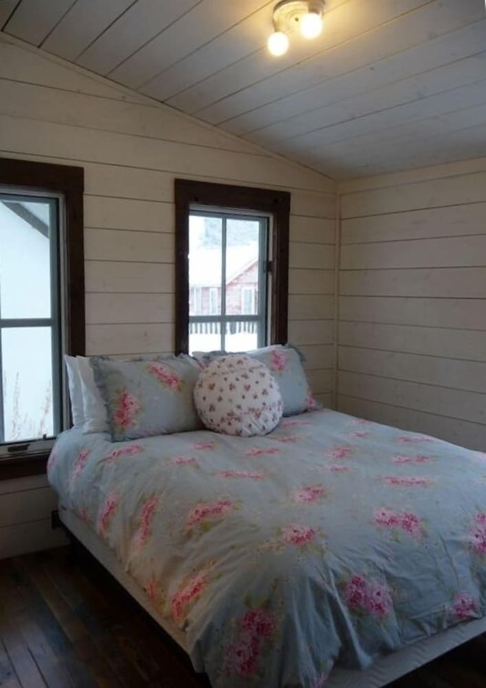 Stay In The Heart Of Crested Butte's Historic District - Crested Butte, CO