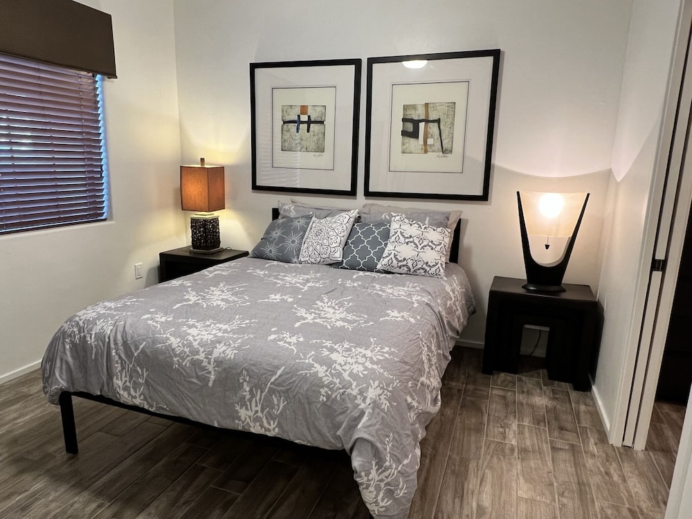 Two Bedroom Foothills Condo Close To U Of A And The Loop - Sonora