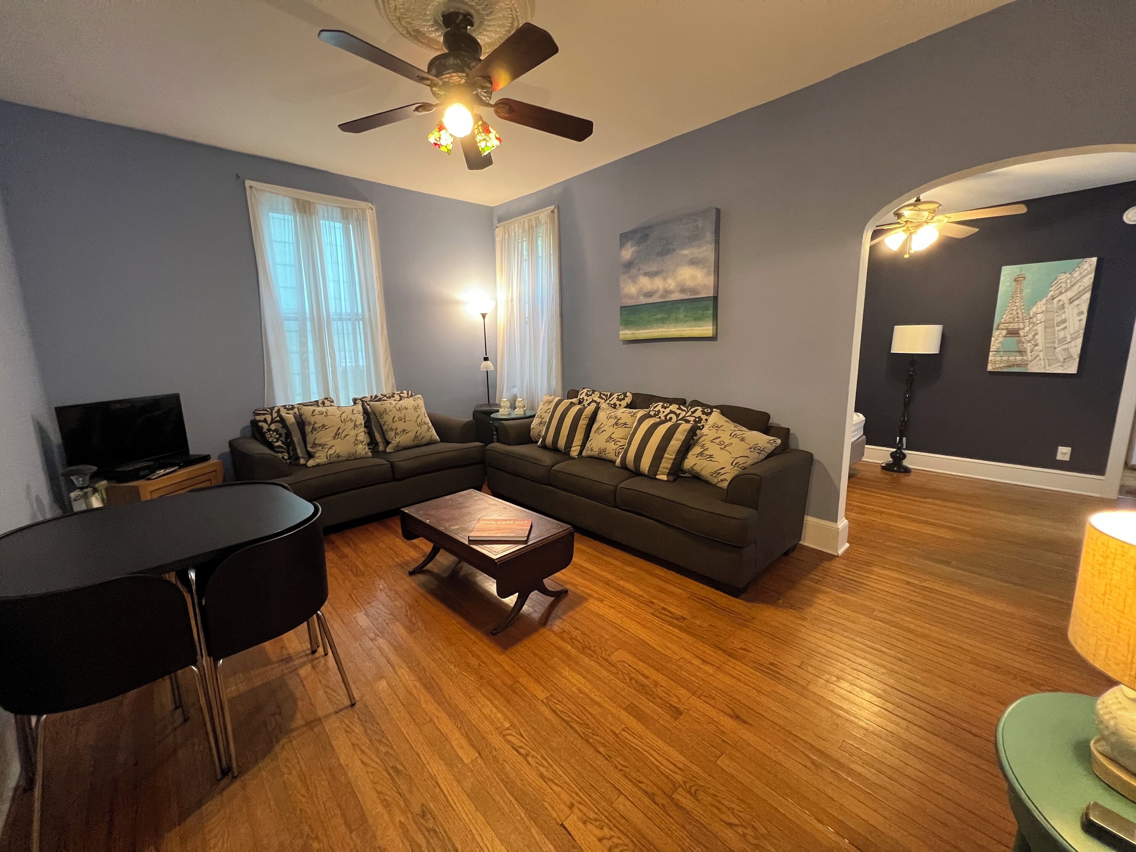 Cozy Downtown Condo(dog Friendly) 3.5 Blocks To Beach.1 Block To Washington Mall - Cape May Point, NJ