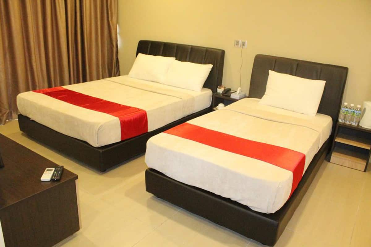 Quarto Triplo Familiar (Superior) | 1 quarto, minibar, ferro/tábua de engomar, Wi-fi grátis