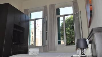 Roupa de alta qualidade, secretária, quartos insonorizados