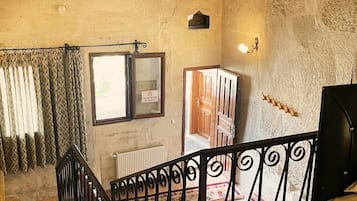 Quarto Quádruplo Familiar | Com decoração personalizada, secretária, quartos insonorizados