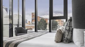Quarto, 2 quartos (1 Bathroom, Foresters Hall) | Cofre com capacidade para portátil, com decoração personalizada