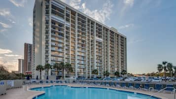 Apartamento em Condomínio Fechado, 2 quartos | Piscina | Piscina exterior