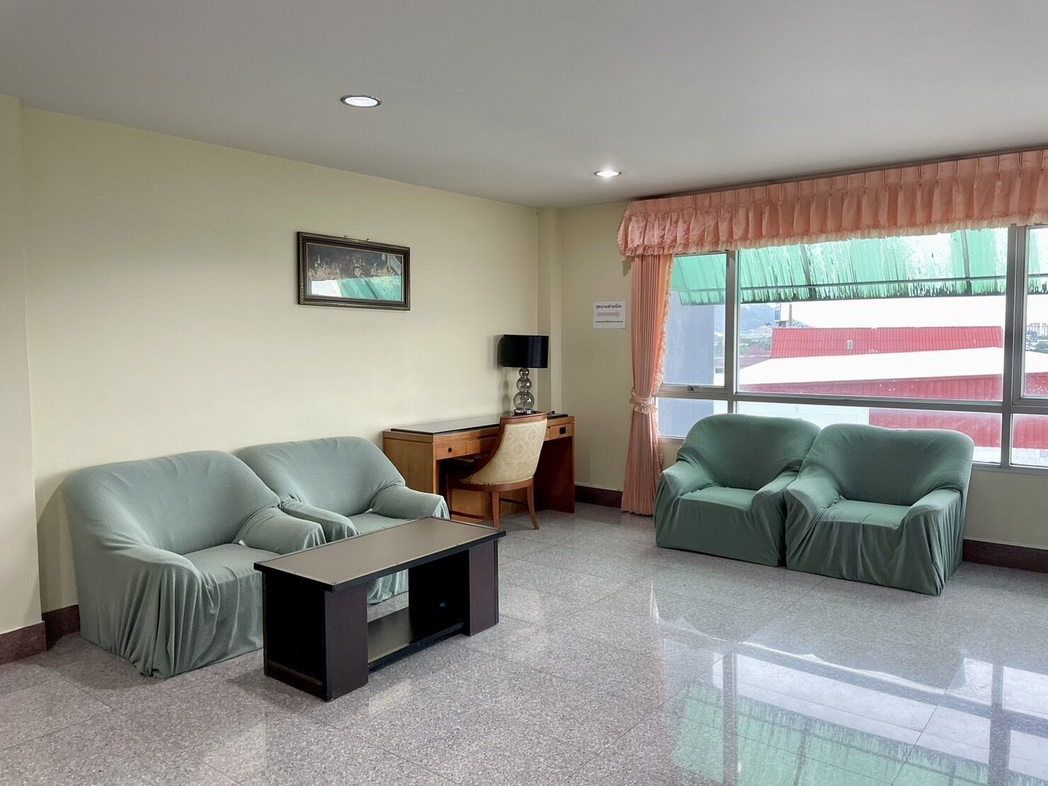 Quarto Duplo Nobre, 1 cama king-size, banheira | Sala de estar | TV de ecrã plano 