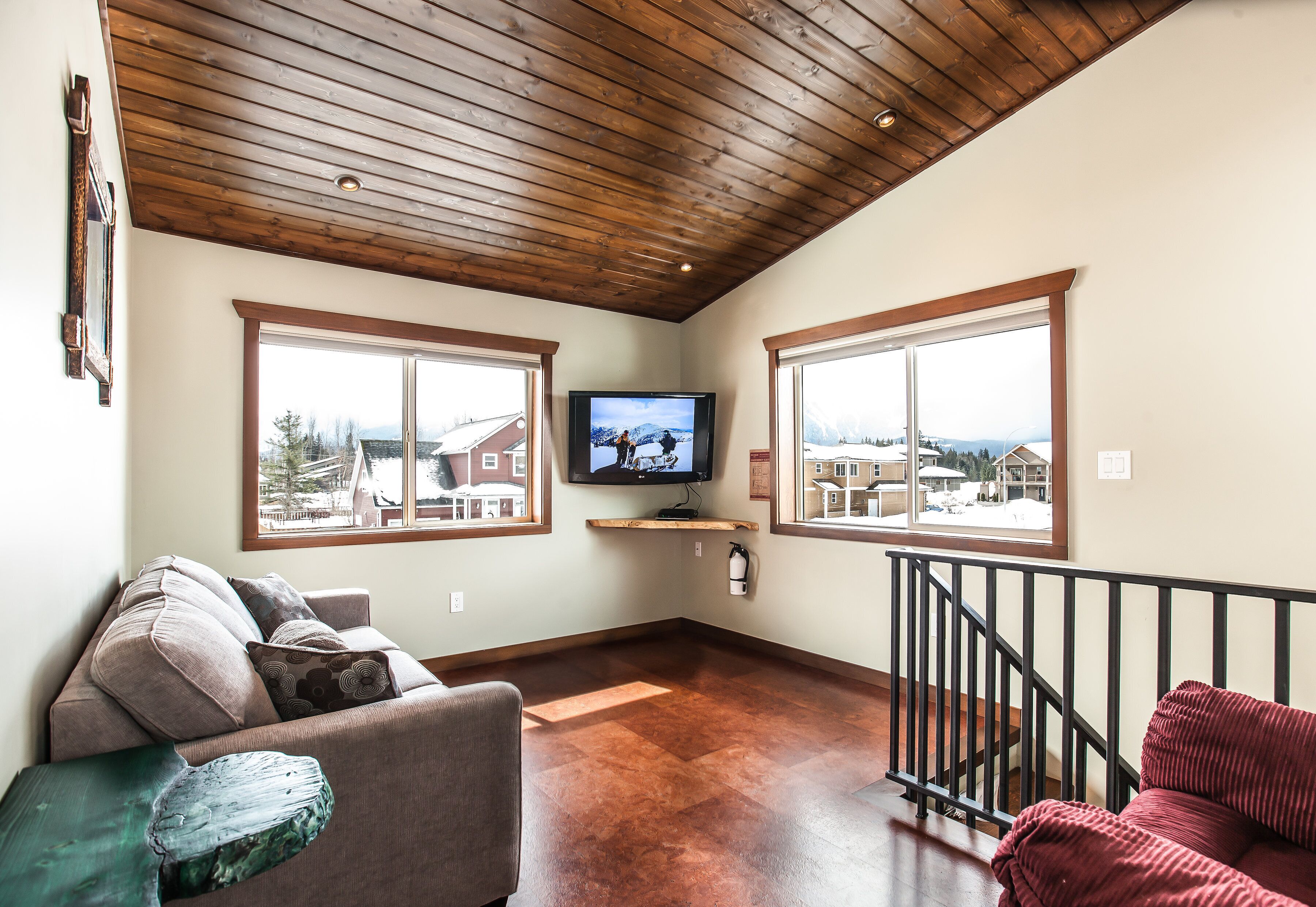 Big Bear Chalet And Spa - Revelstoke