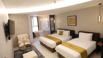 Quarto duplo | Roupas de cama premium, edredons de pluma, cofres nos quartos