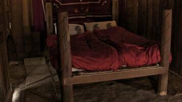 Cofres nos quartos, escrivaninha, quartos à prova de som