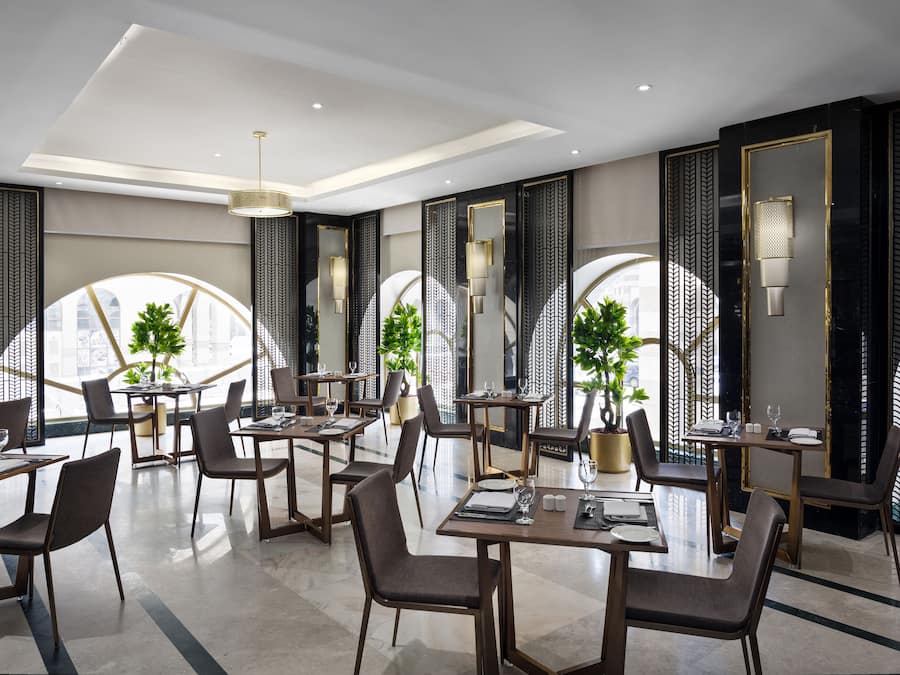 Pequenos-almoços, almoços, jantares servidos, cozinha internacional