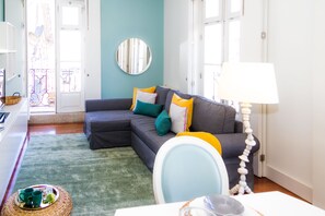 Apartamento, 1 quarto, sacada | Área de estar | TV