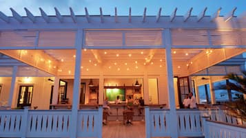 3 bares/lounges, este bar de cocktails, este bar de cocktails