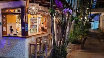 Bar junto à piscina