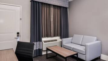 Suite Standard, 1 cama king-size | Secretária, cortinas/cortinados opacos, ferro/tábua de engomar