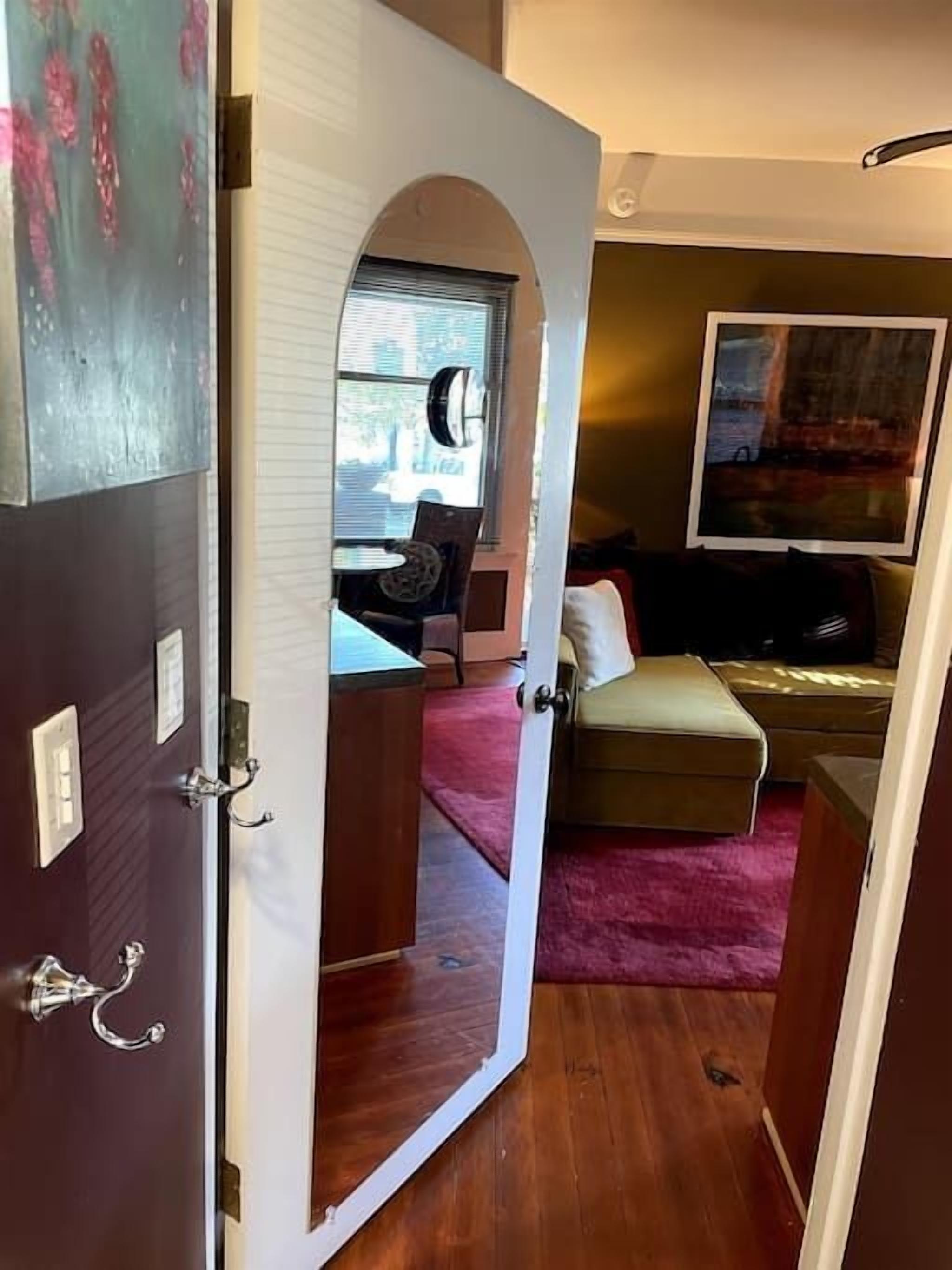 Baby Dux - Hip Hideaway On The Urban Wine Trail - Santa Barbara, CA