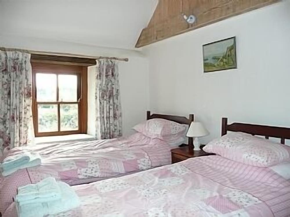 Delightful 300 Year Old Cottage In Quiet Country Lane - Penzance