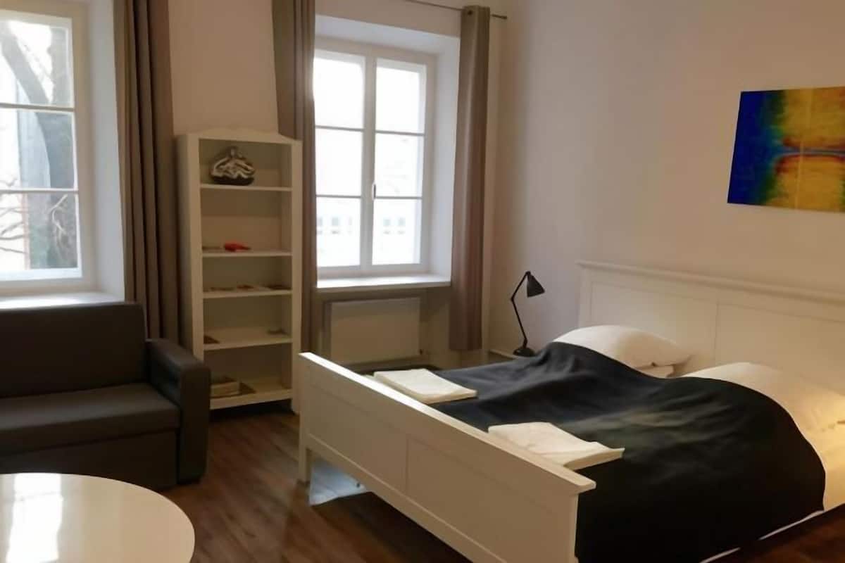 Com decoração personalizada, com mobília individualizada