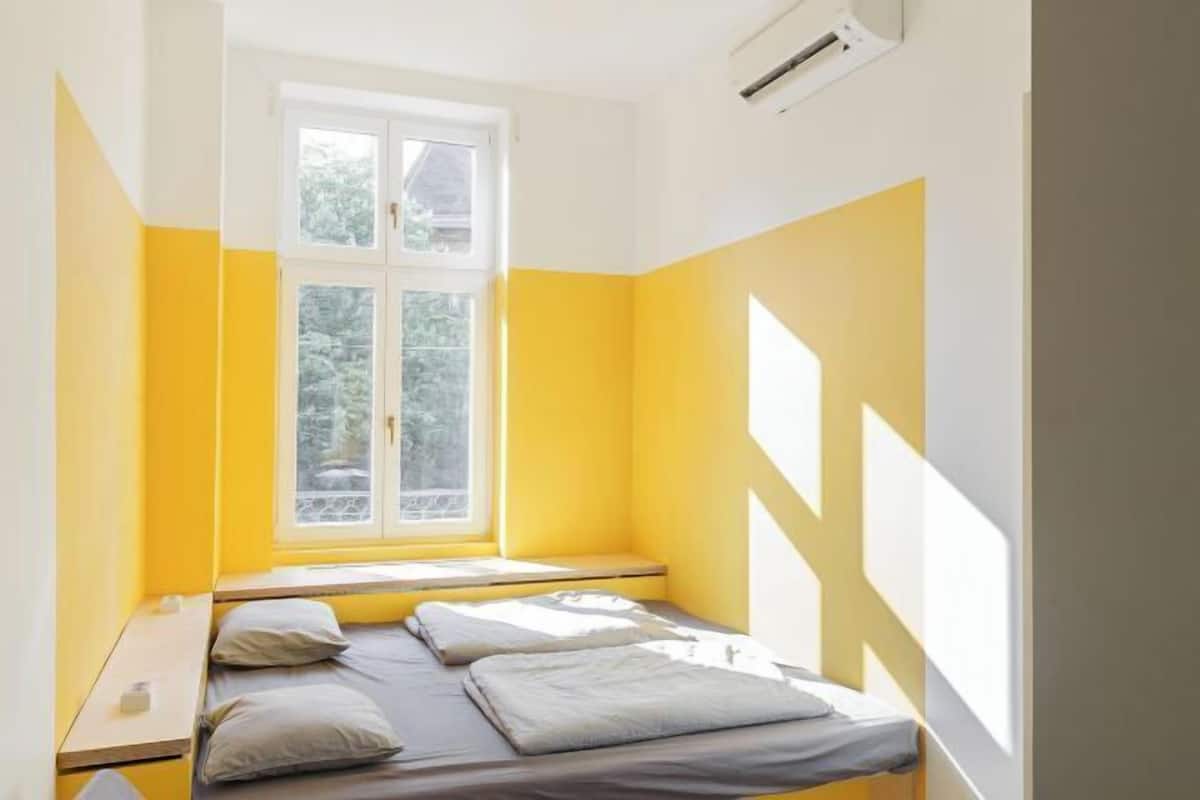 Cofres nos quartos, quartos à prova de som, Wi-Fi de cortesia