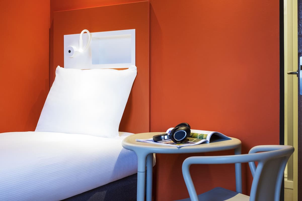 Quarto, 2 camas de solteiro | Quartos à prova de som, Wi-Fi de cortesia, roupa de cama