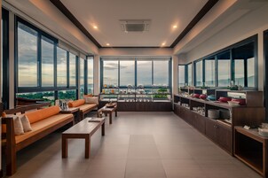 Café da manhã com buffet todos os dias (THB 499 por pessoa) 