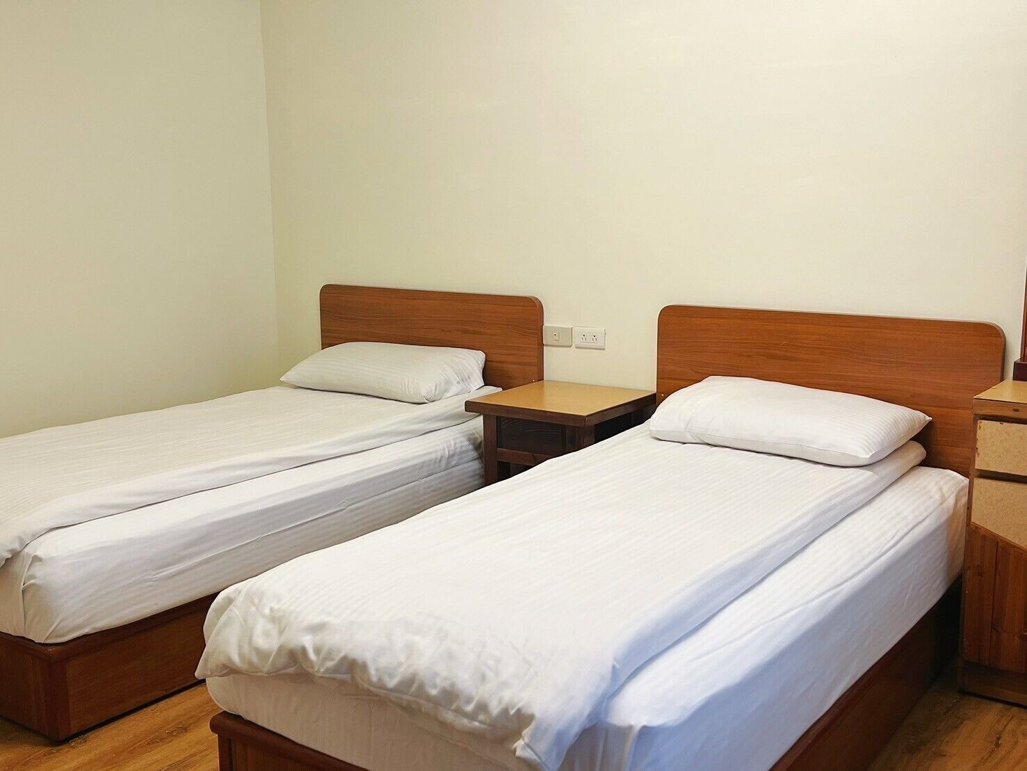 Quarto Duplo Superior | 1 quarto, secretária, Wi-fi grátis, roupa de cama fornecida 