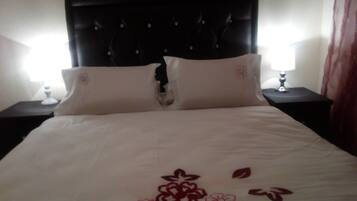 Apartamento luxo, 3 quartos, vista para o jardim | 3 quartos, cofres nos quartos, escrivaninha, quartos à prova de som