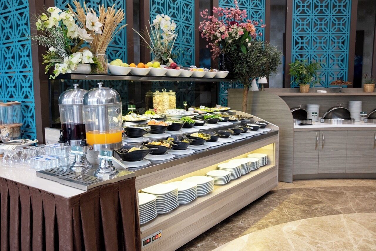 Pequeno-almoço tipo buffet diário mediante uma taxa 