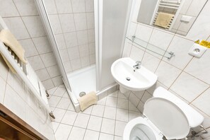 Apartamento Comfort, 2 quartos (  A9) | Casa de banho | Artigos de higiene pessoal grátis 
