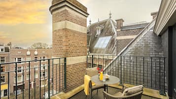 Superior Terrace | Roupa de alta qualidade, cofre com capacidade para portátil