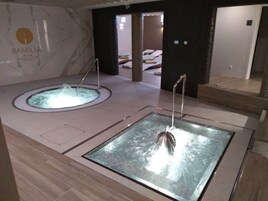 Sauna a vapor, massagens