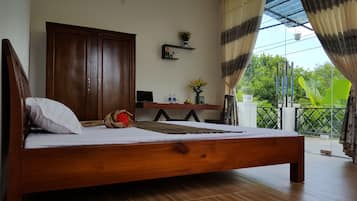 Quarto Deluxe, varanda | Secretária, Wi-fi grátis