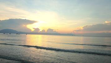 Perto da praia, praia de areia branca