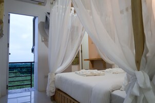Quarto casal luxo, sacada | Vista do quarto